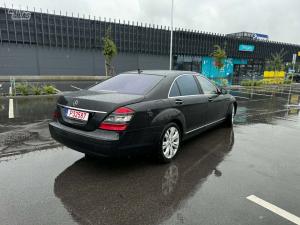 Черный Мерседес С 550 2008 в Вильнюс, объемом двигателя 5.50 л и пробегом 280 тыс. км за 4000 €, фото 3 на AUTOMOTO.COM.LV