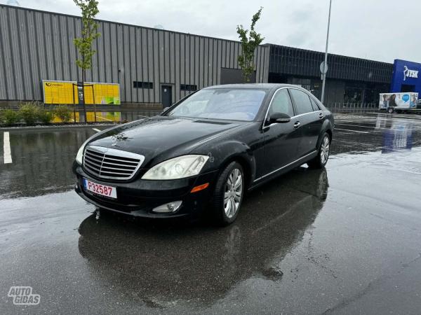 Черный Мерседес С 550 2008 в Вильнюс, объемом двигателя 5.50 л и пробегом 280 тыс. км за 4000 €, фото 4 на AUTOMOTO.COM.LV