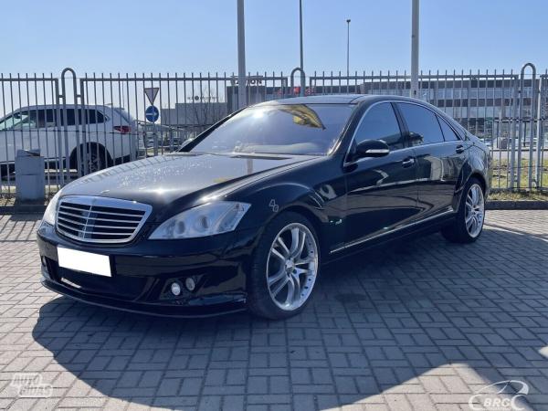 Black Mercedes-Benz s-550 2009 in Avizieniai, with an engine capacity of 5.50 L and mileage of 253 thousand km for 11900 €, photo 1 on AUTOMOTO.COM.LV