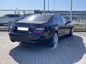 Black Mercedes-Benz s-550 2009 in Vilnius, with an engine capacity of 5.46 L and mileage of 253 thousand km for 8900 €, photo 4 on AUTOMOTO.COM.LV