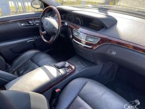 Black Mercedes-Benz s-550 2009 in Vilnius, with an engine capacity of 5.46 L and mileage of 253 thousand km for 8900 €, photo 8 on AUTOMOTO.COM.LV