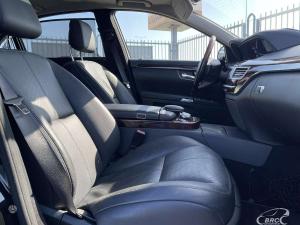 Black Mercedes-Benz s-550 2009 in Vilnius, with an engine capacity of 5.46 L and mileage of 253 thousand km for 8900 €, photo 9 on AUTOMOTO.COM.LV