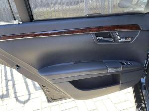 Black Mercedes-Benz s-550 2009 in Vilnius, with an engine capacity of 5.46 L and mileage of 253 thousand km for 8900 €, photo 14 on AUTOMOTO.COM.LV