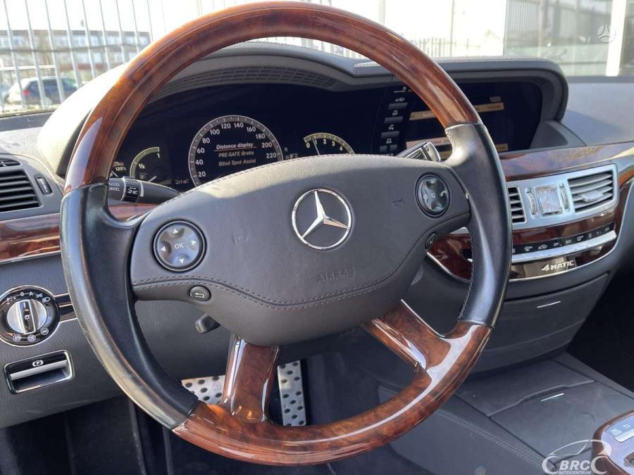 Black Mercedes-Benz s-550 2009 in Vilnius, with an engine capacity of 5.46 L and mileage of 253 thousand km for 8900 €, photo 23 on AUTOMOTO.COM.LV