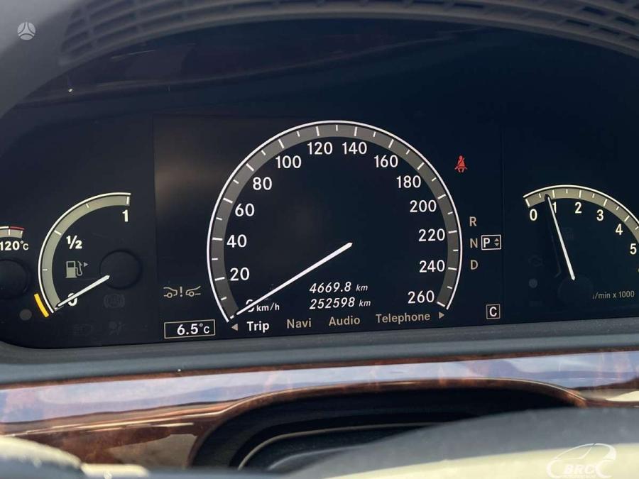 Black Mercedes-Benz s-550 2009 in Vilnius, with an engine capacity of 5.46 L and mileage of 253 thousand km for 8900 €, photo 24 on AUTOMOTO.COM.LV