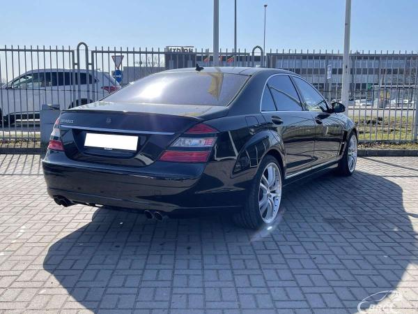 Черный Мерседес С 550 2009 в Вильнюс, объемом двигателя 5.46 л и пробегом 253 тыс. км за 7900 €, фото 3 на AUTOMOTO.COM.LV