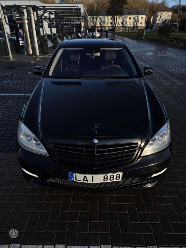 Melns Mercedes-Benz s-550 2010 Kauņa, ar dzinēja tilpumu 0.00 L un nobraukumu 214 tūkst. km par 13900 €, foto 1 vietnē AUTOMOTO.COM.LV