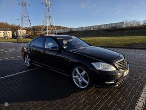 Black Mercedes-Benz s-550 2010 in Kaunas, with an engine capacity of 0.00 L and mileage of 214 thousand km for 13900 €, photo 4 on AUTOMOTO.COM.LV