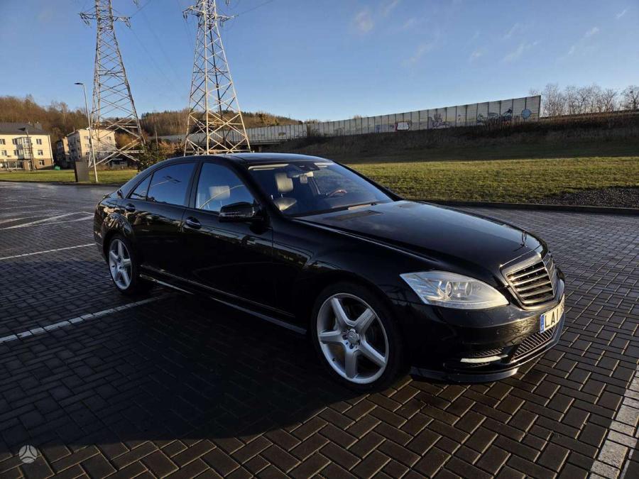 Black Mercedes-Benz s-550 2010 in Kaunas, with an engine capacity of 0.00 L and mileage of 214 thousand km for 13900 €, photo 4 on AUTOMOTO.COM.LV