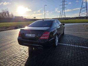 Black Mercedes-Benz s-550 2010 in Kaunas, with an engine capacity of 0.00 L and mileage of 214 thousand km for 13900 €, photo 5 on AUTOMOTO.COM.LV