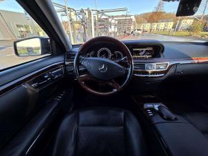 Black Mercedes-Benz s-550 2010 in Kaunas, with an engine capacity of 0.00 L and mileage of 214 thousand km for 13900 €, photo 10 on AUTOMOTO.COM.LV