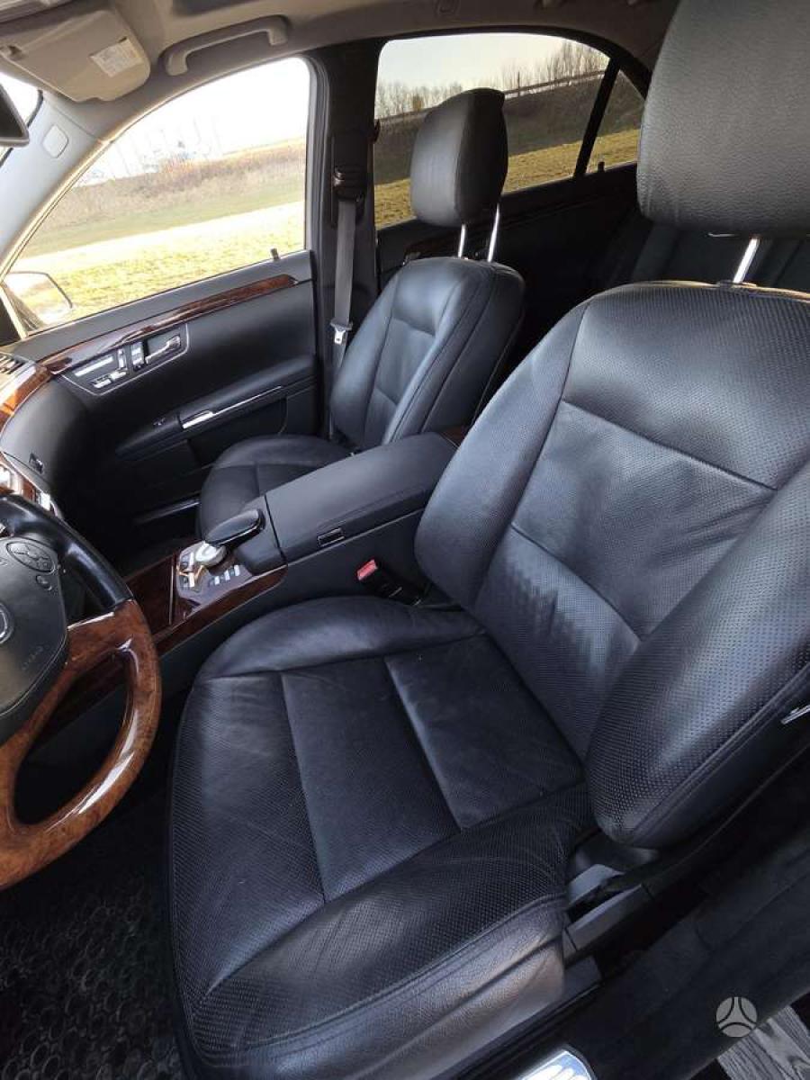 Black Mercedes-Benz s-550 2010 in Kaunas, with an engine capacity of 0.00 L and mileage of 214 thousand km for 13900 €, photo 12 on AUTOMOTO.COM.LV
