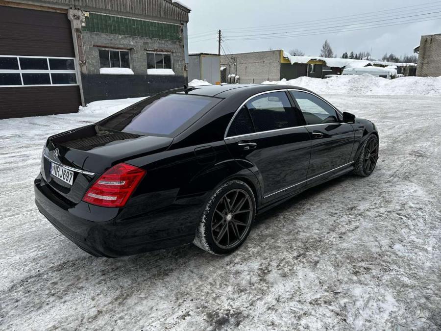 Melns Mercedes-Benz s-550 2010 Rietavas, ar dzinēja tilpumu 5.46 L un nobraukumu 227 tūkst. km par 14500 €, foto 4 vietnē AUTOMOTO.COM.LV