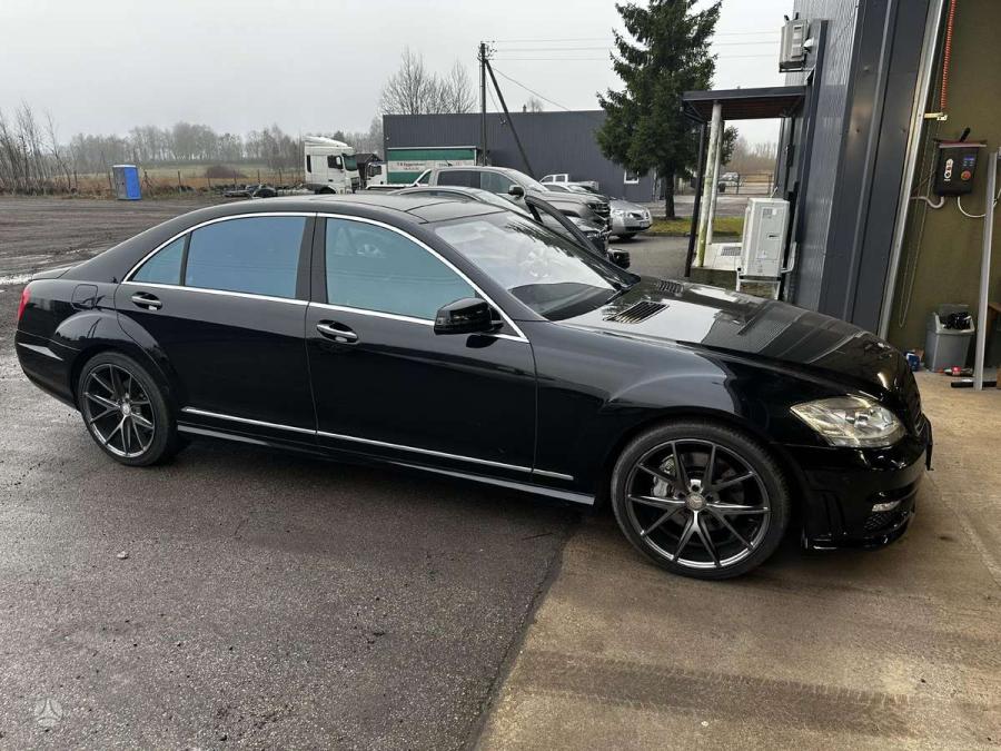 Melns Mercedes-Benz s-550 2010 Rietavas, ar dzinēja tilpumu 5.46 L un nobraukumu 227 tūkst. km par 14500 €, foto 10 vietnē AUTOMOTO.COM.LV