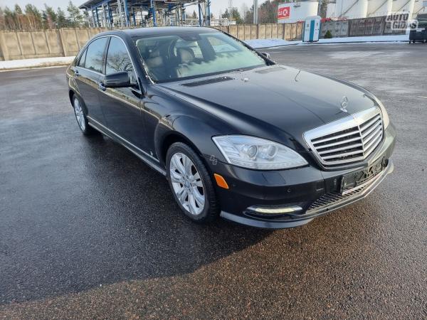 Melns Mercedes-Benz s-550 2010 Viļņa, ar dzinēja tilpumu 5.50 L un nobraukumu 250 tūkst. km par 8888 €, foto 2 vietnē AUTOMOTO.COM.LV
