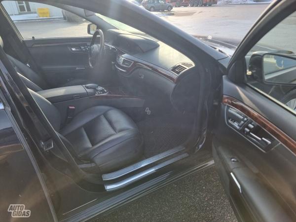 Melns Mercedes-Benz s-550 2010 Viļņa, ar dzinēja tilpumu 5.50 L un nobraukumu 250 tūkst. km par 8888 €, foto 8 vietnē AUTOMOTO.COM.LV