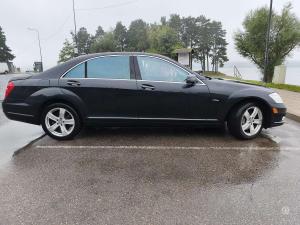 Melns Mercedes-Benz s-550 2012 Kauņa, ar dzinēja tilpumu 4.70 L un nobraukumu 245 tūkst. km par 11000 €, foto 3 vietnē AUTOMOTO.COM.LV