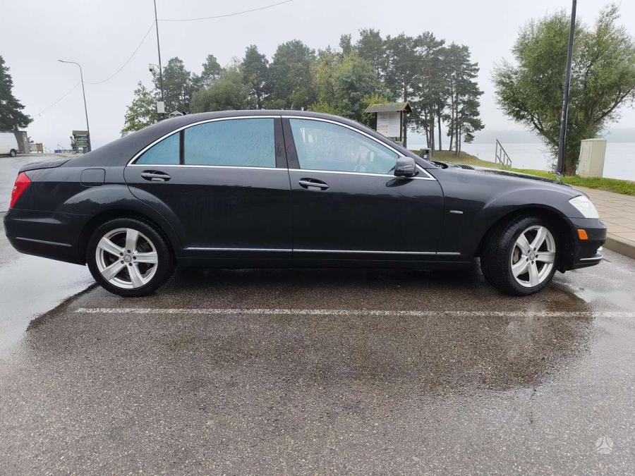 Melns Mercedes-Benz s-550 2012 Kauņa, ar dzinēja tilpumu 4.70 L un nobraukumu 245 tūkst. km par 11000 €, foto 3 vietnē AUTOMOTO.COM.LV