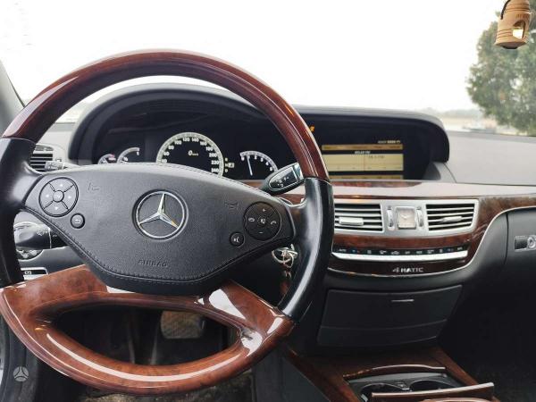 Черный Мерседес С 550 2012 в Каунас, объемом двигателя 4.70 л и пробегом 245 тыс. км за 11000 €, фото 6 на AUTOMOTO.COM.LV