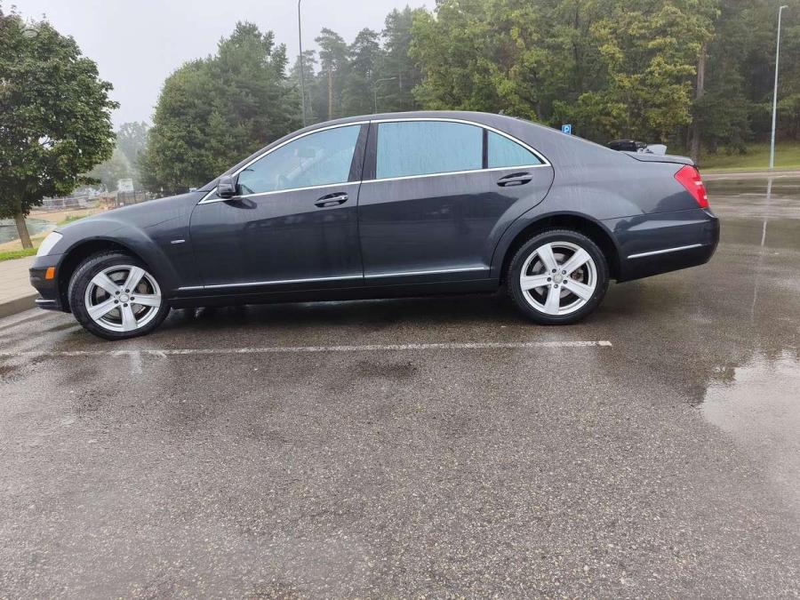 Melns Mercedes-Benz s-550 2012 Kauņa, ar dzinēja tilpumu 4.70 L un nobraukumu 245 tūkst. km par 11000 €, foto 13 vietnē AUTOMOTO.COM.LV
