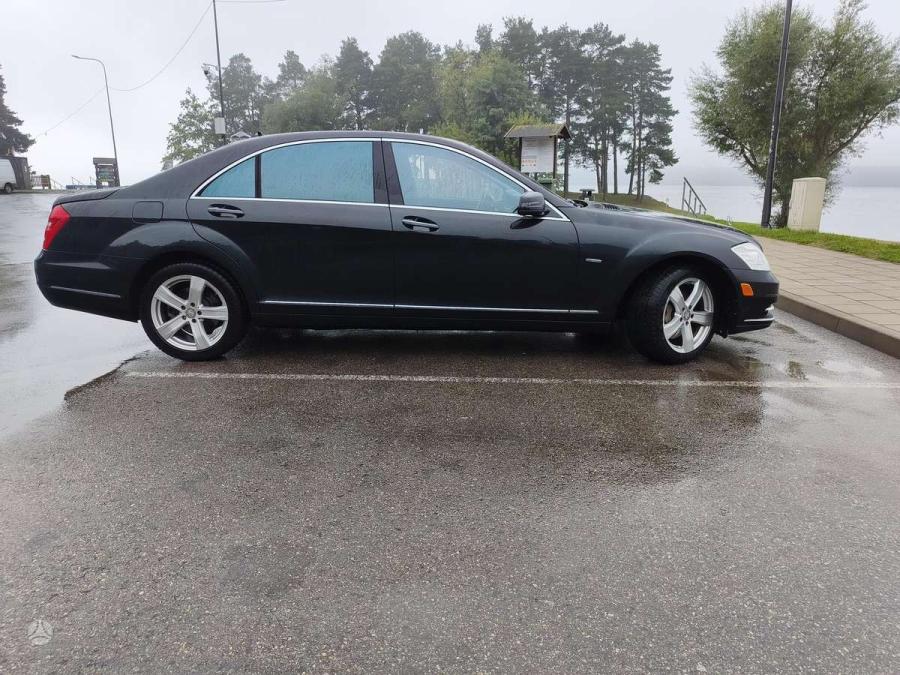 Melns Mercedes-Benz s-550 2012 Kauņa, ar dzinēja tilpumu 4.70 L un nobraukumu 245 tūkst. km par 11000 €, foto 16 vietnē AUTOMOTO.COM.LV