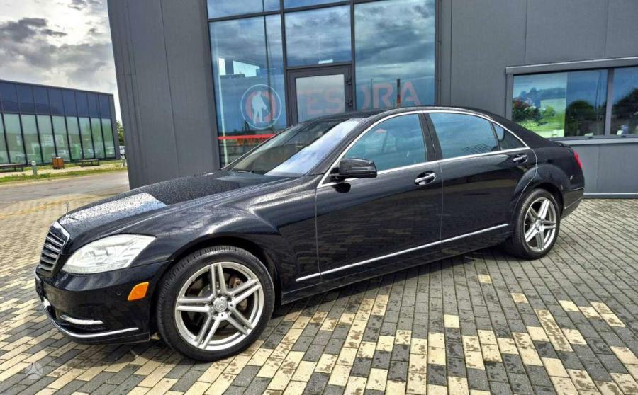 Black Mercedes-Benz s-550 2013 in Siauliai, with an engine capacity of 4.70 L and mileage of 300 thousand km for 11300 €, photo 3 on AUTOMOTO.COM.LV