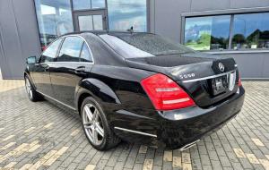 Black Mercedes-Benz s-550 2013 in Siauliai, with an engine capacity of 4.70 L and mileage of 300 thousand km for 11300 €, photo 5 on AUTOMOTO.COM.LV