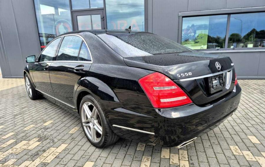 Black Mercedes-Benz s-550 2013 in Siauliai, with an engine capacity of 4.70 L and mileage of 300 thousand km for 11300 €, photo 5 on AUTOMOTO.COM.LV