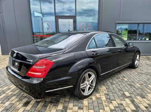 Black Mercedes-Benz s-550 2013 in Siauliai, with an engine capacity of 4.70 L and mileage of 300 thousand km for 11300 €, photo 6 on AUTOMOTO.COM.LV