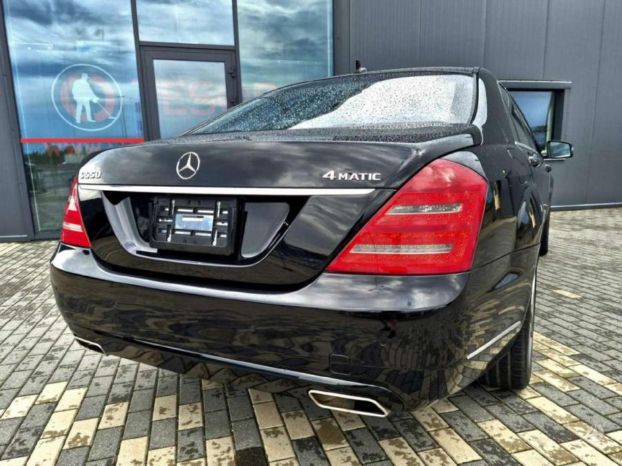 Black Mercedes-Benz s-550 2013 in Siauliai, with an engine capacity of 4.70 L and mileage of 300 thousand km for 11300 €, photo 7 on AUTOMOTO.COM.LV