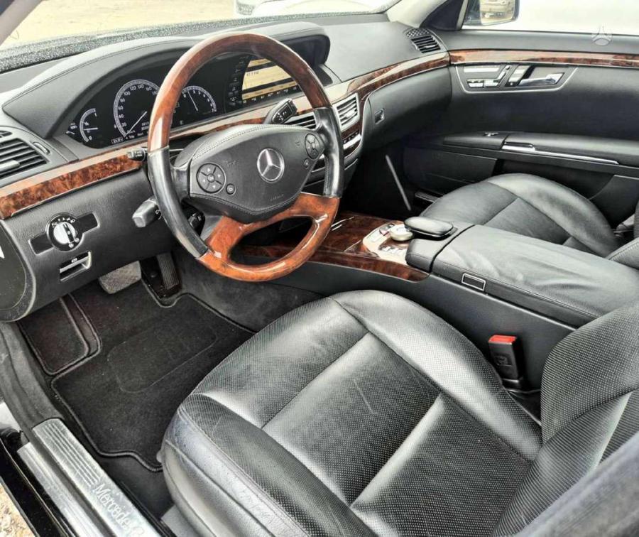 Black Mercedes-Benz s-550 2013 in Siauliai, with an engine capacity of 4.70 L and mileage of 300 thousand km for 11300 €, photo 8 on AUTOMOTO.COM.LV
