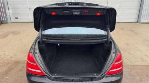 Black Mercedes-Benz s-550 2013 in Siauliai, with an engine capacity of 4.70 L and mileage of 303 thousand km for 7999 €, photo 6 on AUTOMOTO.COM.LV