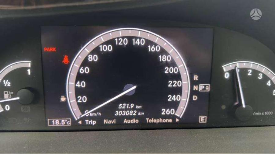 Black Mercedes-Benz s-550 2013 in Siauliai, with an engine capacity of 4.70 L and mileage of 303 thousand km for 7999 €, photo 12 on AUTOMOTO.COM.LV