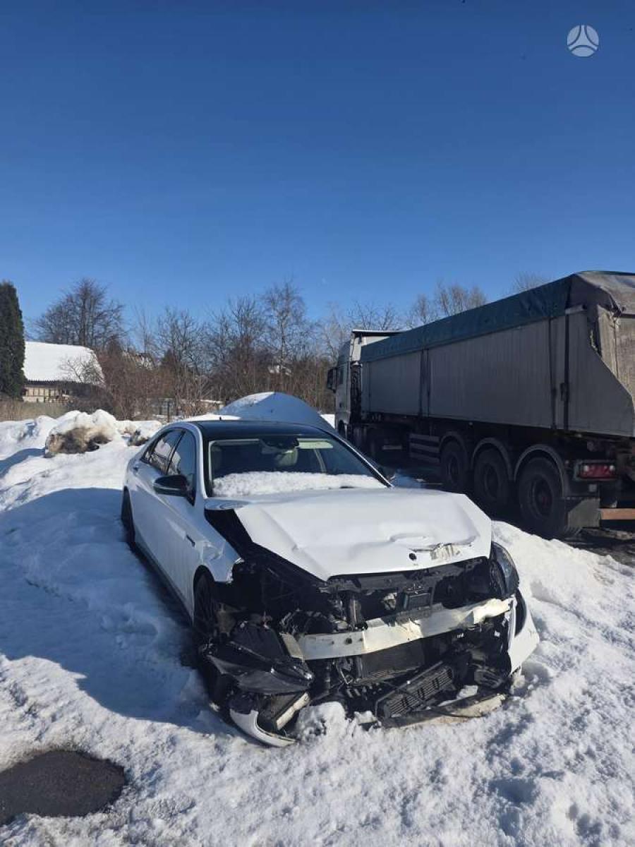 Melns Mercedes-Benz s-550 2014 Kretinga, ar dzinēja tilpumu 4.70 L un nobraukumu 173 tūkst. km par 14000 €, foto 2 vietnē AUTOMOTO.COM.LV