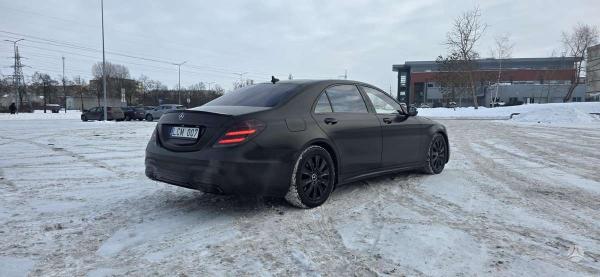 Black Mercedes-Benz s-550 2015 in Siauliai, with an engine capacity of 4.66 L and mileage of 58 thousand km for 49900 €, photo 5 on AUTOMOTO.COM.LV