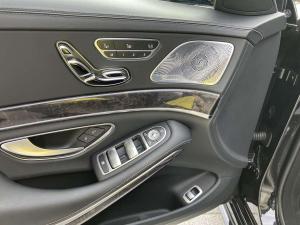 Melns Mercedes-Benz s-550 2017 Kauņa, ar dzinēja tilpumu 4.70 L un nobraukumu 154 tūkst. km par 35900 €, foto 19 vietnē AUTOMOTO.COM.LV