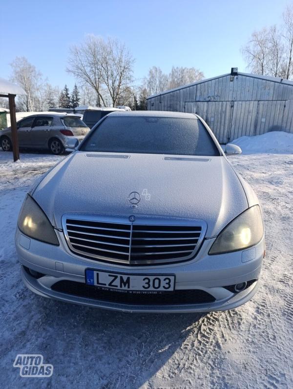 Grey Mercedes-Benz s-550 2007 in Panevezys, with an engine capacity of 5.50 L and mileage of 320 thousand km for 4200 €, photo 4 on AUTOMOTO.COM.LV