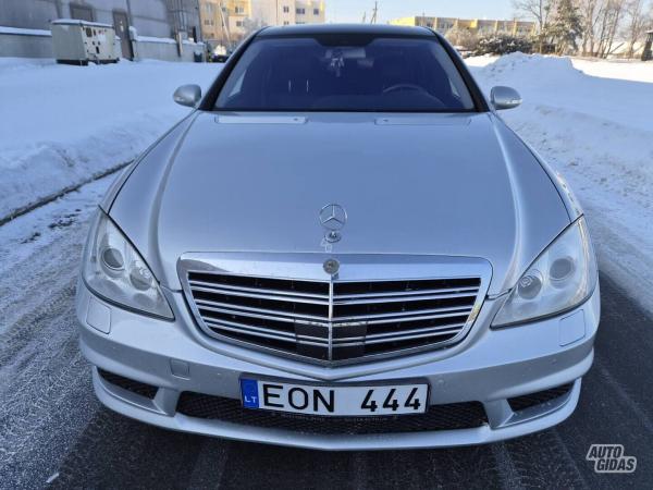Grey Mercedes-Benz s-550 2007 in Vilnius, with an engine capacity of 5.50 L and mileage of 295 thousand km for 7800 €, photo 3 on AUTOMOTO.COM.LV