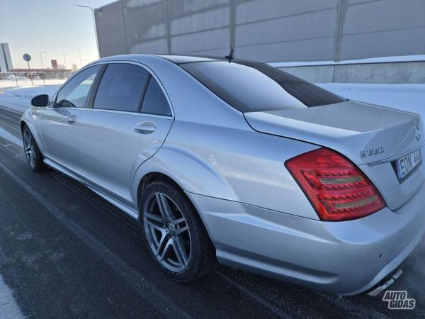 Grey Mercedes-Benz s-550 2007 in Vilnius, with an engine capacity of 5.50 L and mileage of 295 thousand km for 7800 €, photo 5 on AUTOMOTO.COM.LV