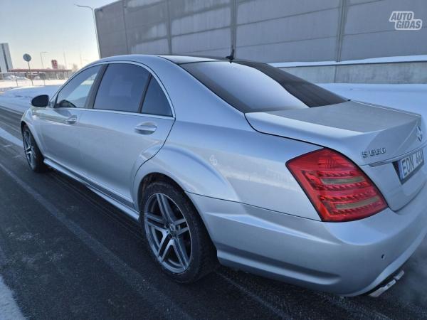 Grey Mercedes-Benz s-550 2007 in Vilnius, with an engine capacity of 5.50 L and mileage of 294 thousand km for 7800 €, photo 5 on AUTOMOTO.COM.LV