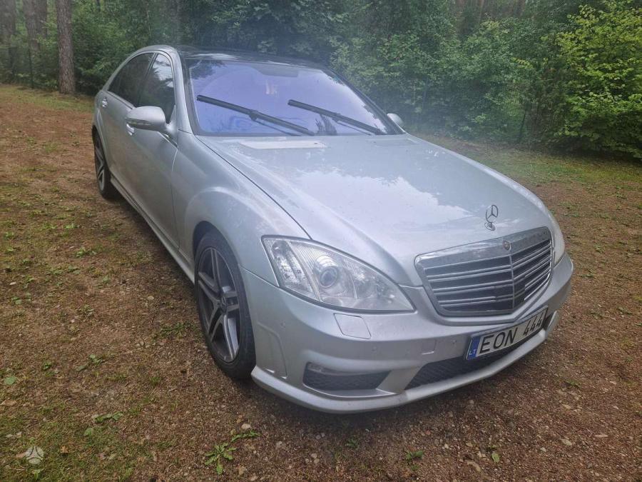Серый Мерседес С 550 2007 в Вильнюс, объемом двигателя 5.50 л и пробегом 315 тыс. км за 5500 €, фото 3 на AUTOMOTO.COM.LV