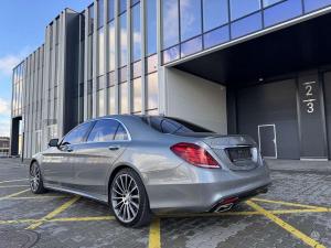 Pelēks Mercedes-Benz s-550 2015 Viļņa, ar dzinēja tilpumu 4.70 L un nobraukumu 193 tūkst. km par 22200 €, foto 3 vietnē AUTOMOTO.COM.LV
