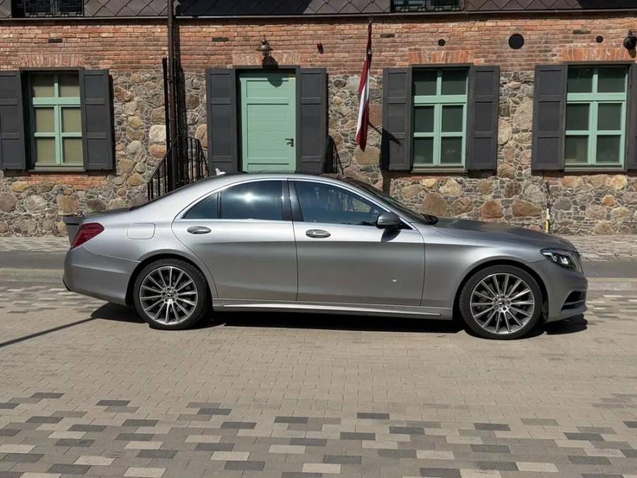 Pelēks Mercedes-Benz s-550 2015 Rēzekne, ar dzinēja tilpumu 4.70 L un nobraukumu 256 tūkst. km par 28490 €, foto 5 vietnē AUTOMOTO.COM.LV