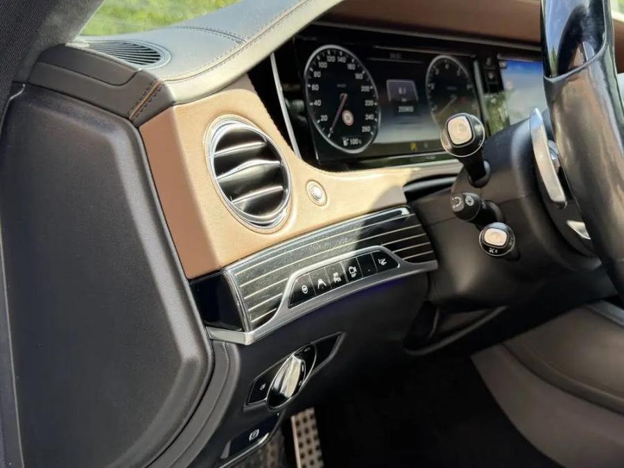 Pelēks Mercedes-Benz s-550 2015 Rēzekne, ar dzinēja tilpumu 4.70 L un nobraukumu 256 tūkst. km par 28490 €, foto 14 vietnē AUTOMOTO.COM.LV