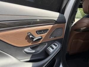 Pelēks Mercedes-Benz s-550 2015 Rēzekne, ar dzinēja tilpumu 4.70 L un nobraukumu 256 tūkst. km par 28490 €, foto 18 vietnē AUTOMOTO.COM.LV