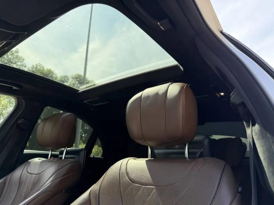 Pelēks Mercedes-Benz s-550 2015 Rēzekne, ar dzinēja tilpumu 4.70 L un nobraukumu 256 tūkst. km par 28490 €, foto 19 vietnē AUTOMOTO.COM.LV