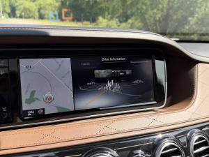 Pelēks Mercedes-Benz s-550 2015 Rēzekne, ar dzinēja tilpumu 4.70 L un nobraukumu 256 tūkst. km par 28490 €, foto 28 vietnē AUTOMOTO.COM.LV
