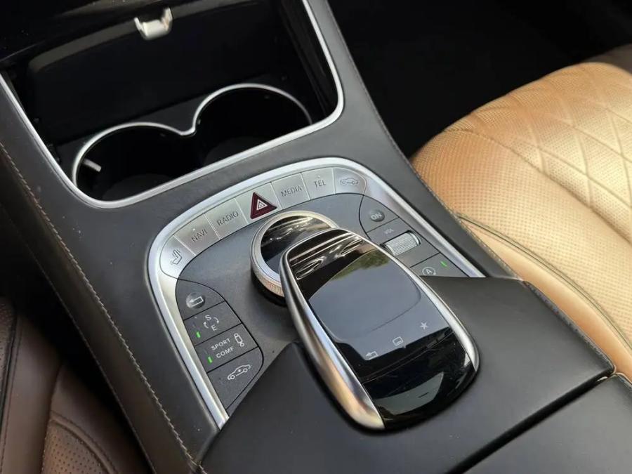 Pelēks Mercedes-Benz s-550 2015 Rēzekne, ar dzinēja tilpumu 4.70 L un nobraukumu 256 tūkst. km par 28490 €, foto 29 vietnē AUTOMOTO.COM.LV