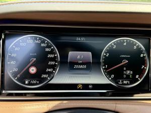 Pelēks Mercedes-Benz s-550 2015 Rēzekne, ar dzinēja tilpumu 4.70 L un nobraukumu 256 tūkst. km par 28490 €, foto 32 vietnē AUTOMOTO.COM.LV