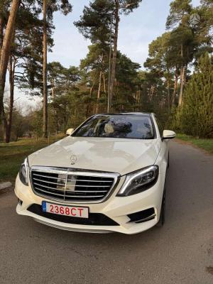 White Mercedes-Benz s-550 2014 in Kaunas, with an engine capacity of 4.70 L and mileage of 139 thousand km for 28500 €, photo  on AUTOMOTO.COM.LV